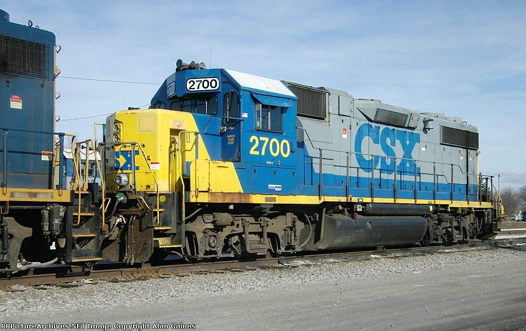 CSX GP38-2 2700